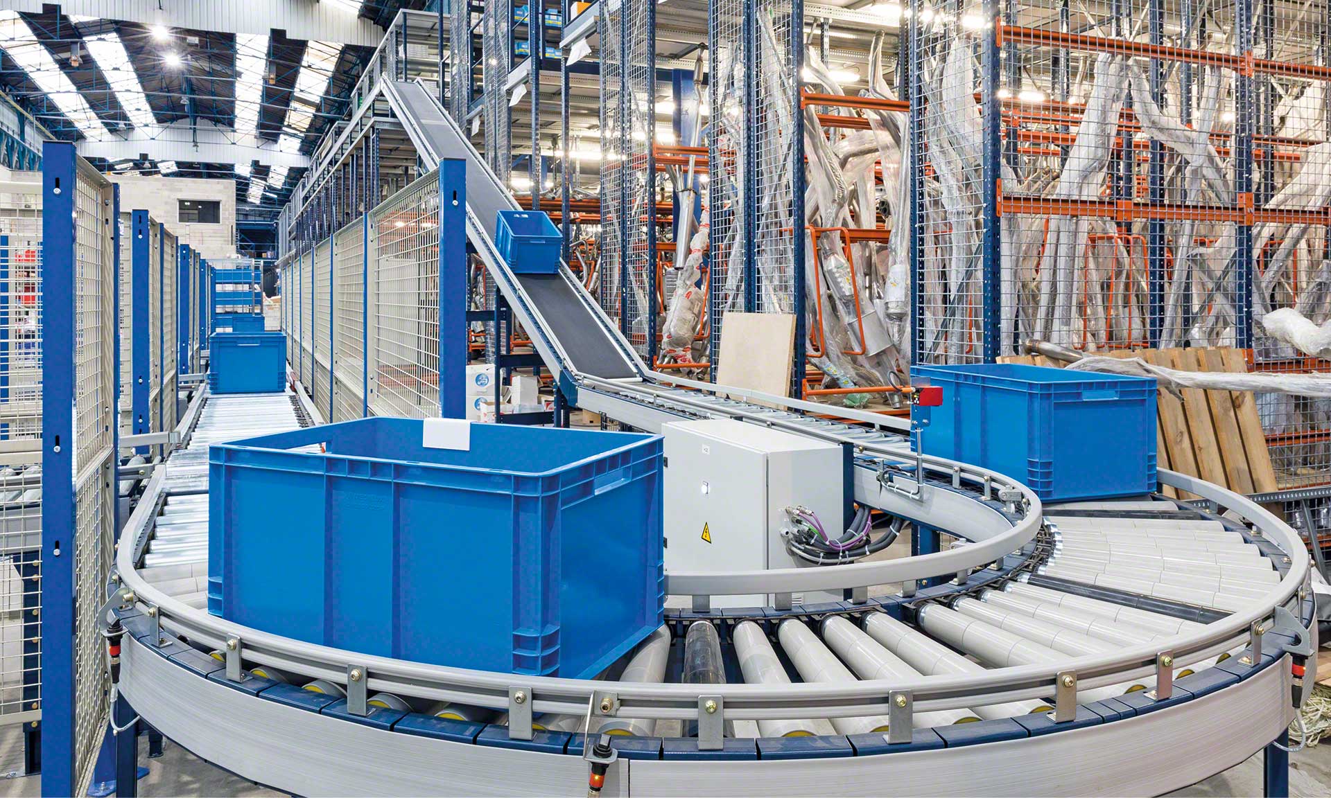Incline conveyor: a line for every customer - Interlake Mecalux