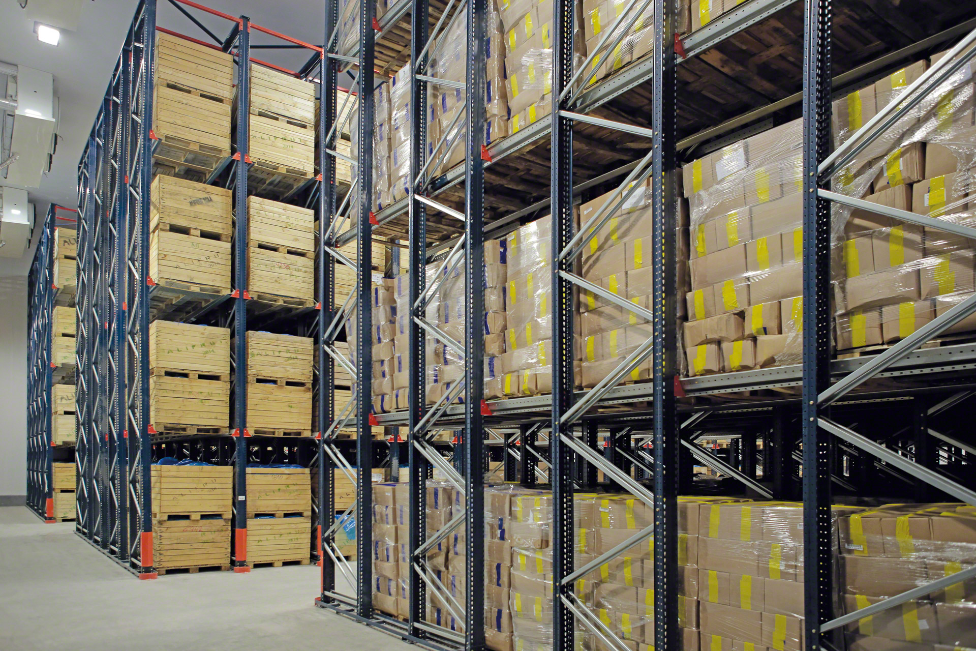 Drive-in Drive-thru Pallet Racks - Interlake Mecalux