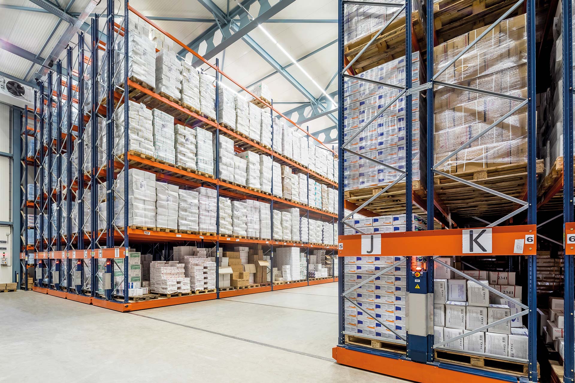 Mobile Racks | Mobile Racking Systems - Interlake Mecalux