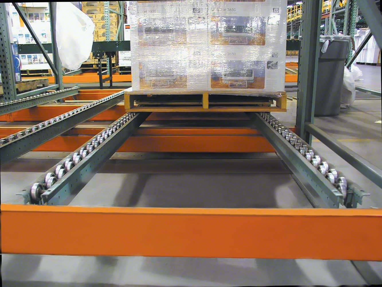 Pallet Flow Racks | Pallet Flow Racking - Interlake Mecalux
