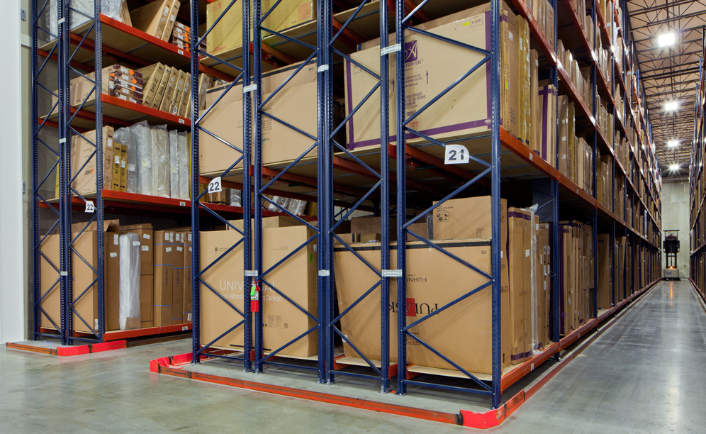 Doubles storage capabilities with Selective Pallet Rack - Interlake Mecalux