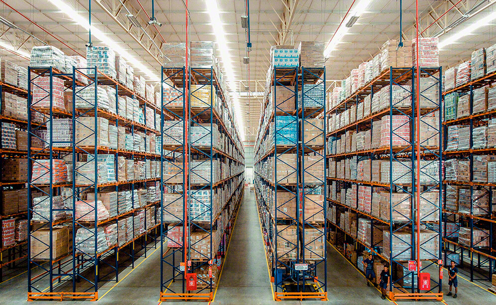 Case study selective pallet racks at Armazém Mateus in Brazil ...