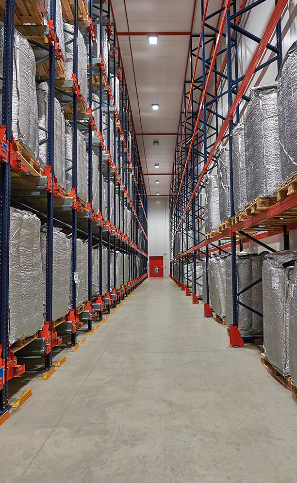 Port services warehouse of Katoen Natie Italy - Interlake Mecalux