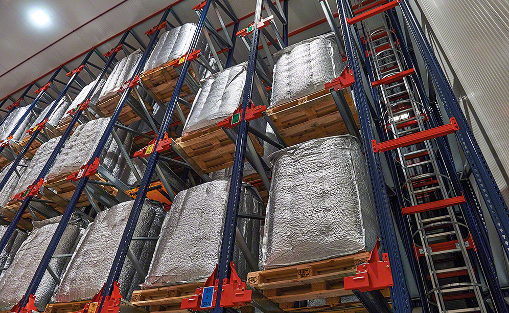 Port services warehouse of Katoen Natie Italy - Interlake Mecalux