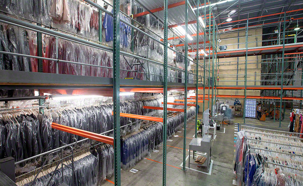 Pick module systems for Rent the Runway warehouse - Interlake Mecalux