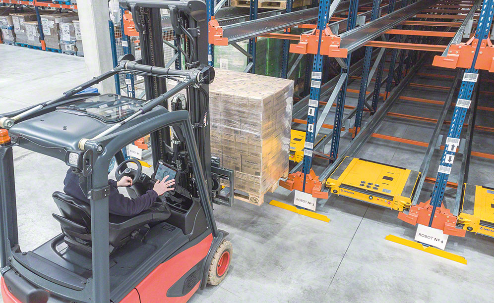 Costa: storage of vegetable drinks and horchata - Interlake Mecalux